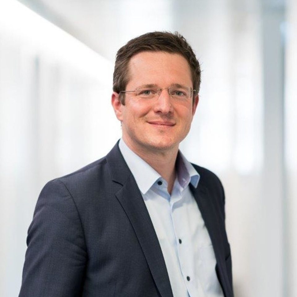 Johannes Walter leitet den Vertrieb der Lufthansa Group Airlines in ...